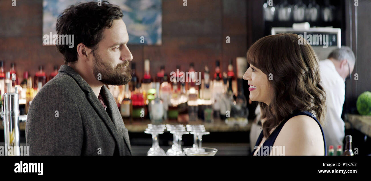 TAG, from left: Jake Johnson, Rashida Jones, 2018. © Warner Bros ...