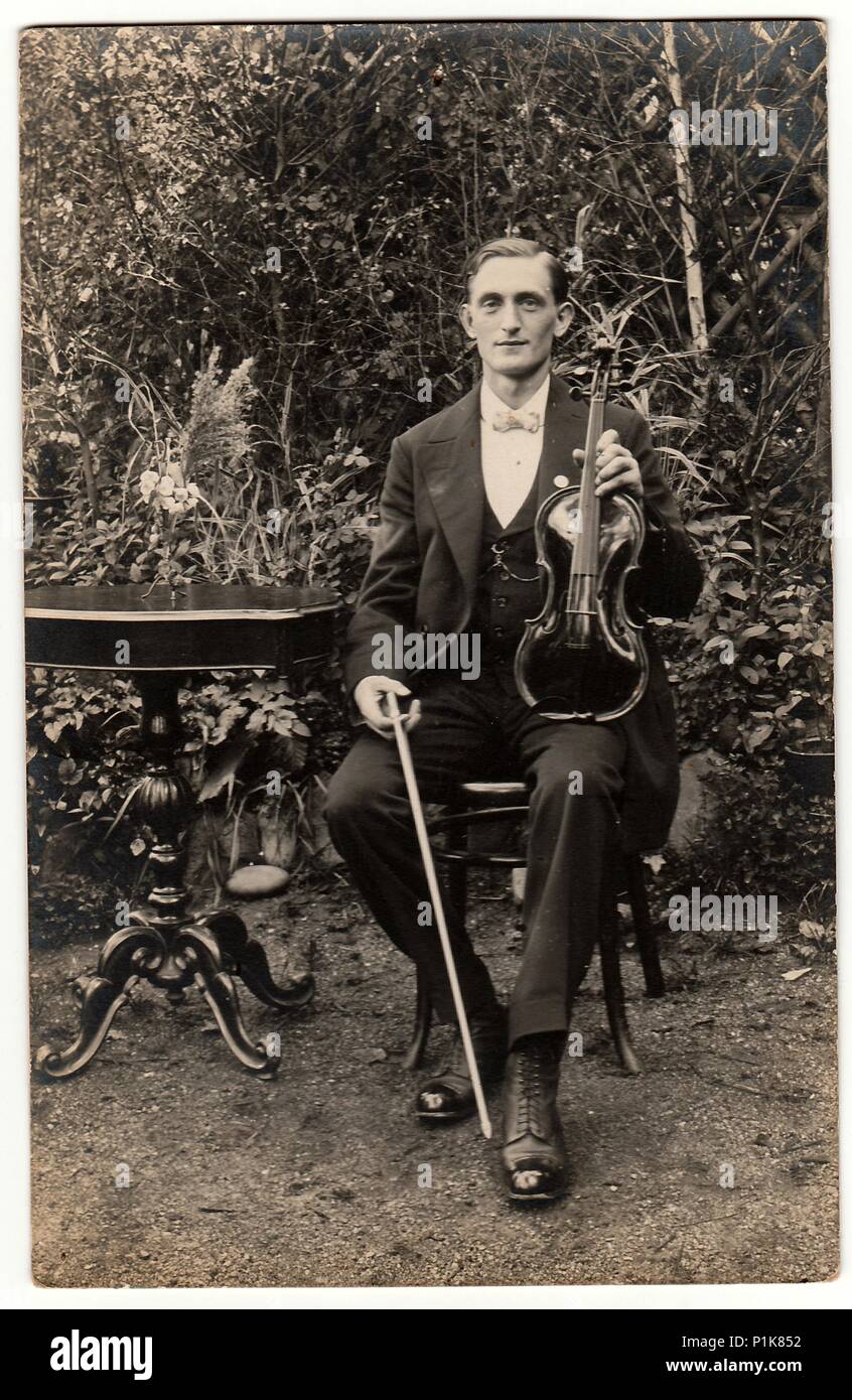 1920s Musician High Resolution Stock Photography and Images - Alamy