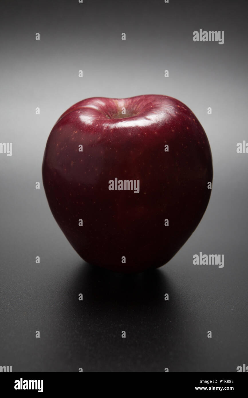 red apple with black background Stock Photo - Alamy