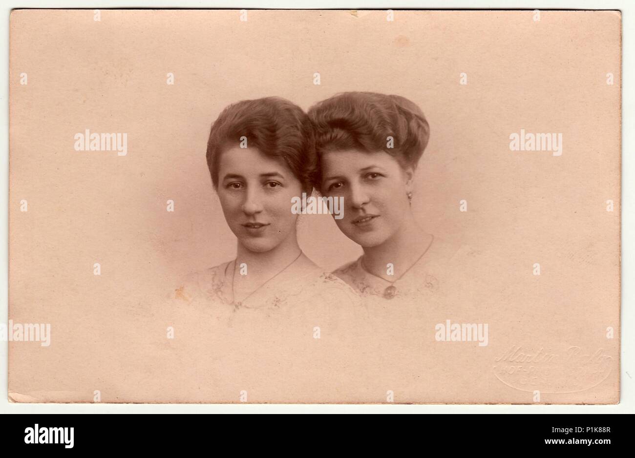 BERLIN, GERMANY - CIRCA 1930s: Vintage photo shows women (studio ...