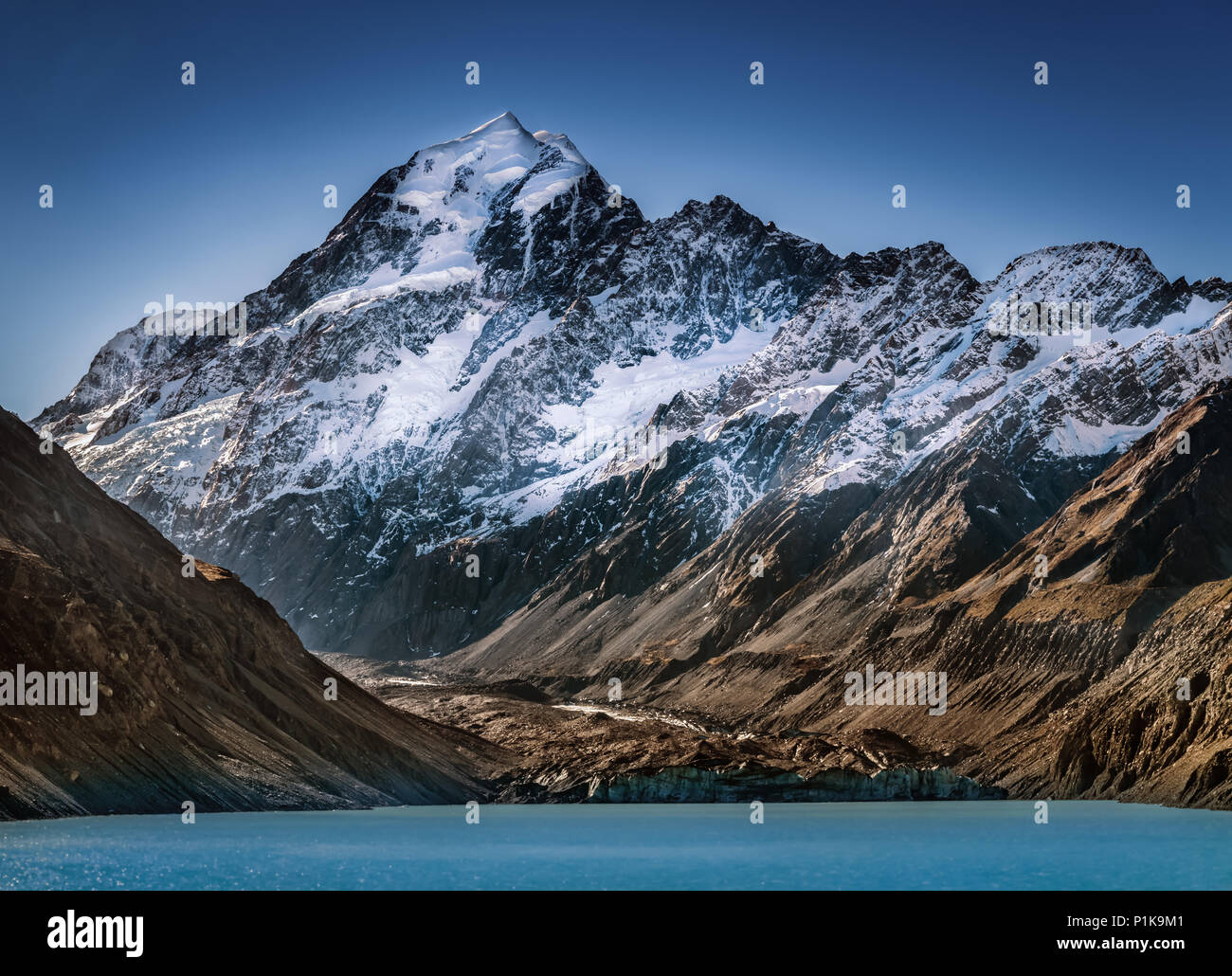 Mount cook mountain range blue sky hi-res stock photography and images ...