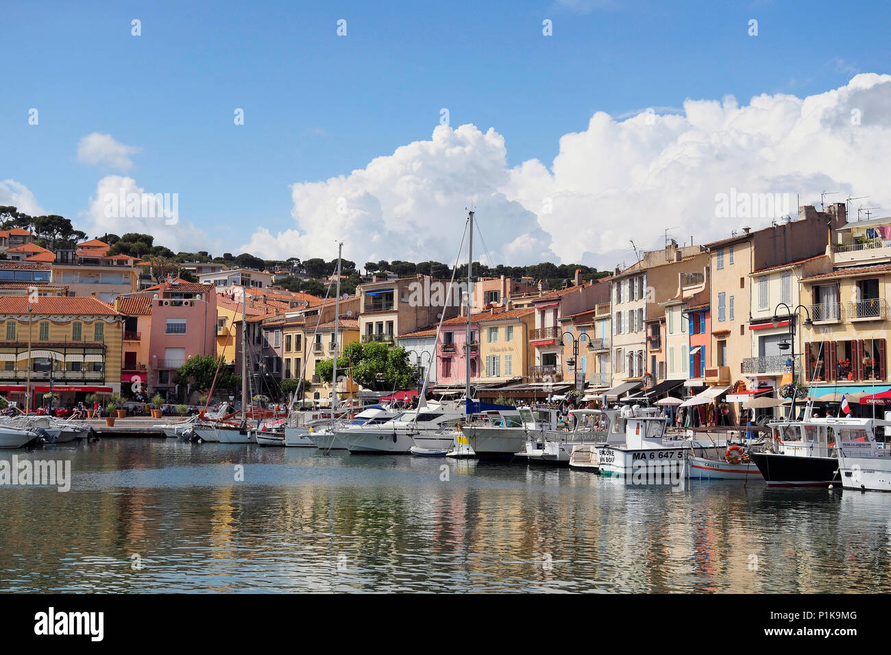 Pretty french harbour hi-res stock photography and images - Alamy