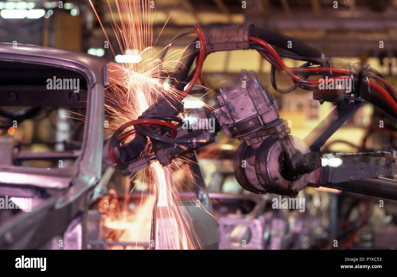 Automated assembly line in an Austin Rover UK car factory Stock Photo ...