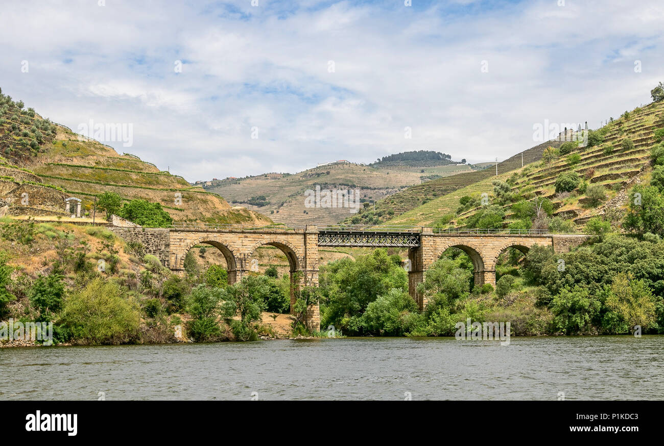 Bridge on douro hi-res stock photography and images - Alamy