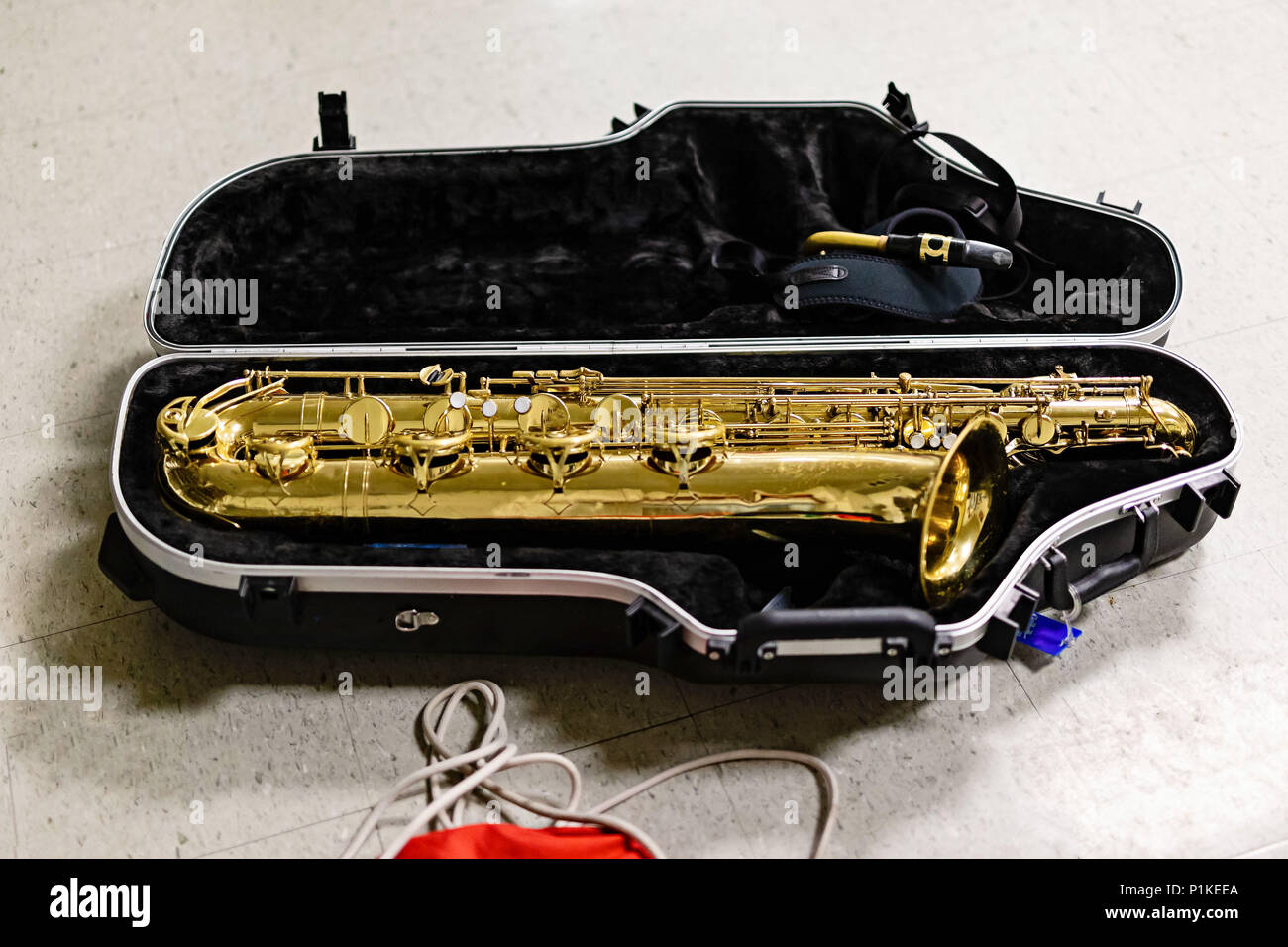Baritone sax hi-res stock photography and images - Alamy