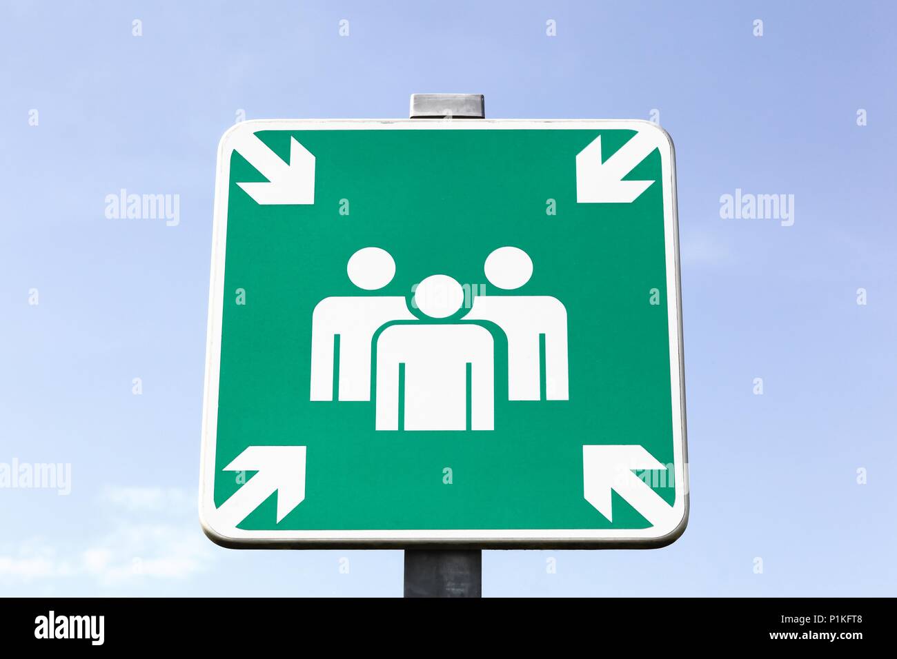 Green sign emergency assembly point hi-res stock photography and images ...