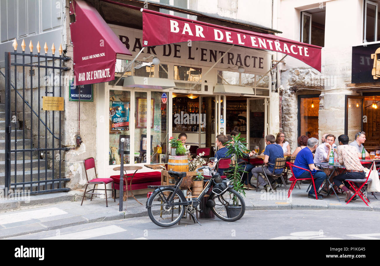 The traditional French bar de L Entracte located near Louvre palace ...