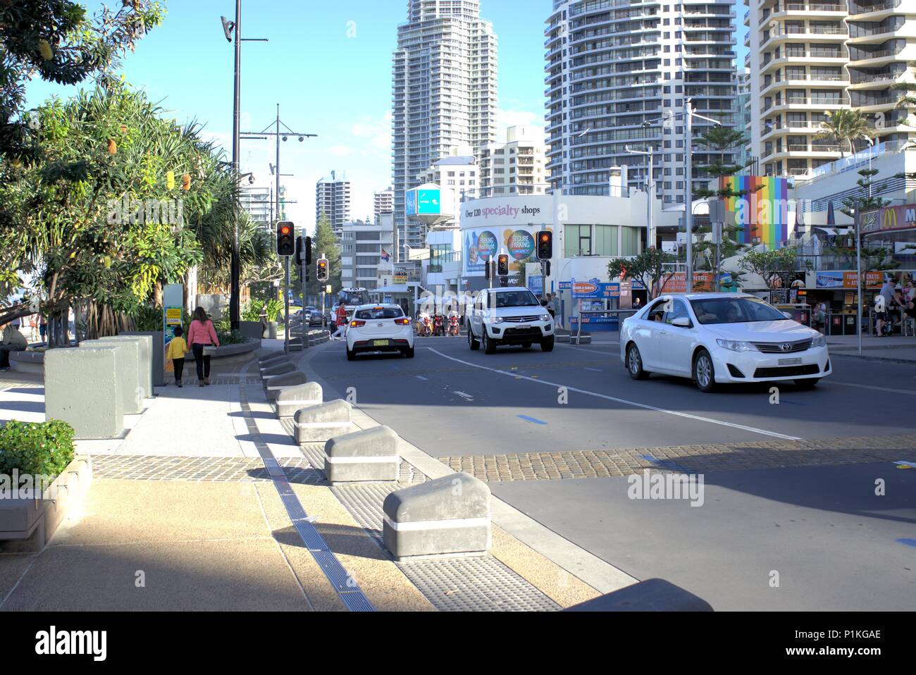 Rush hour scene on Australian city street in Gold Coast Stock Photo - Alamy