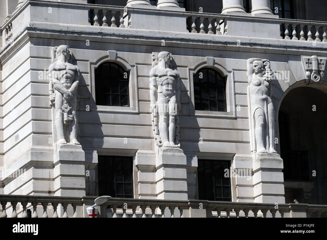 Pic shows: Bank of England Old Lady of Threadneedle Street stock pics ...