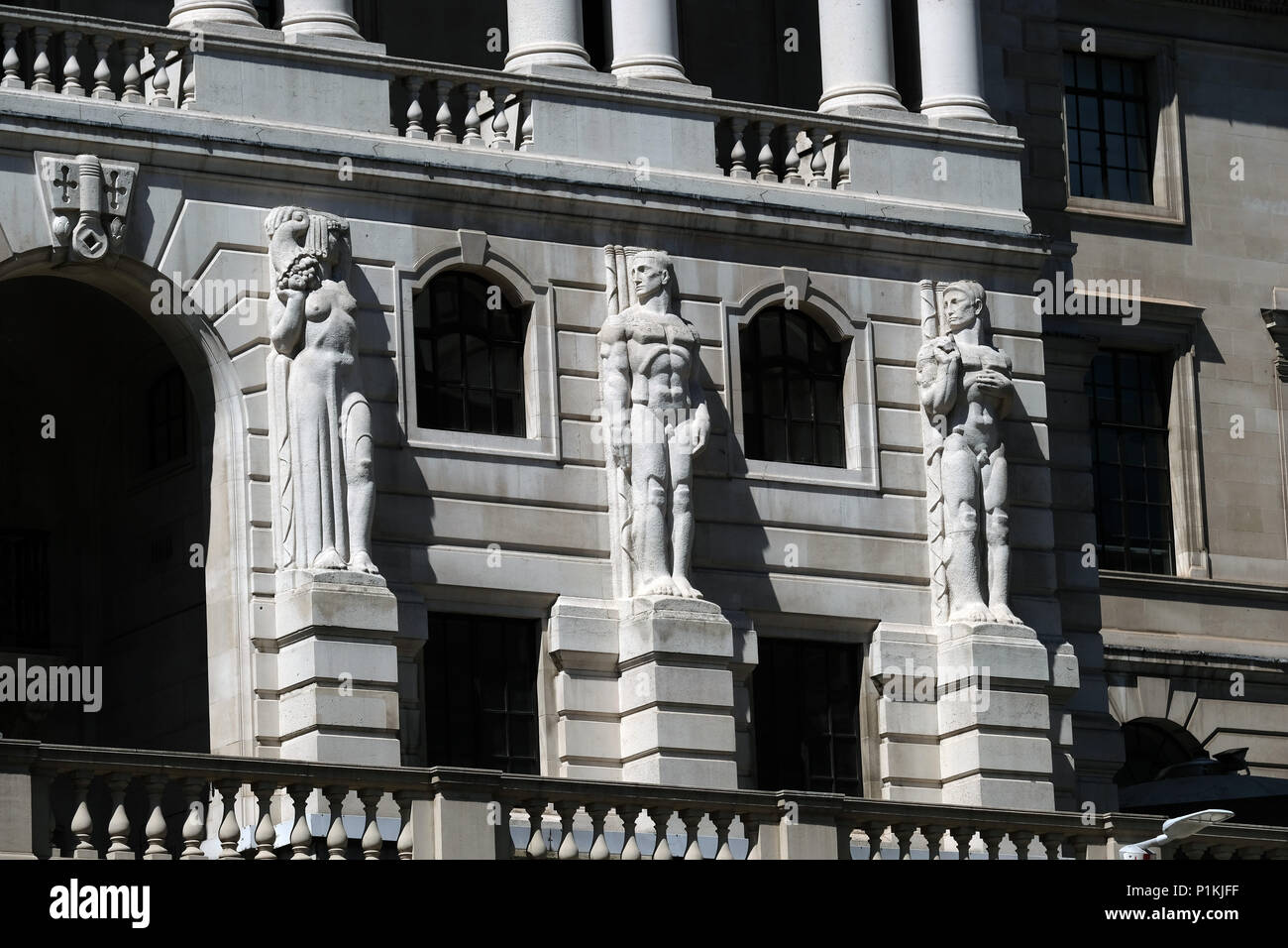 Pic shows: Bank of England Old Lady of Threadneedle Street stock pics ...