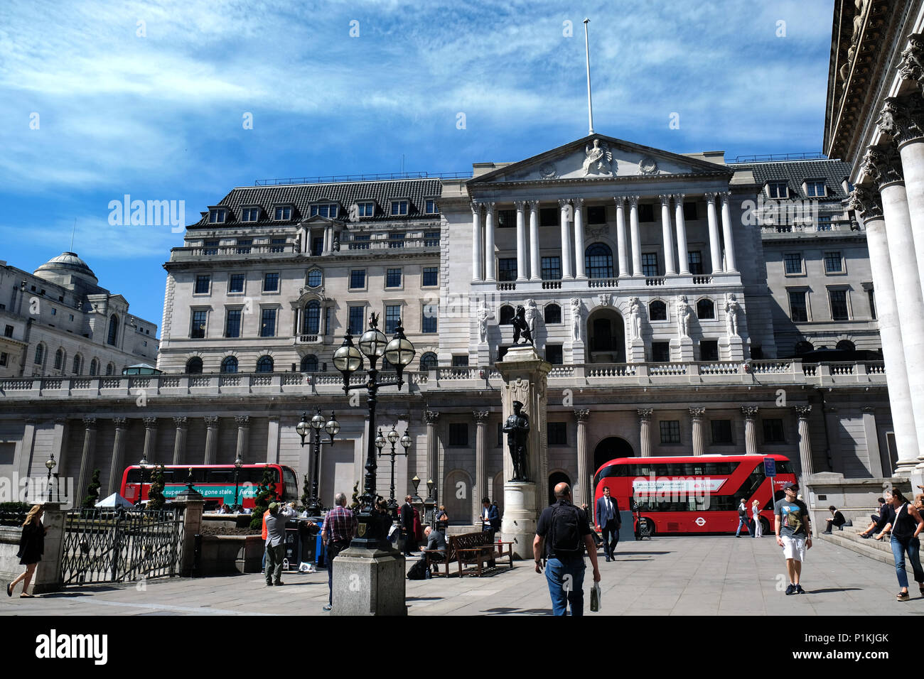 Pic shows: Bank of England Old Lady of Threadneedle Street stock pics ...