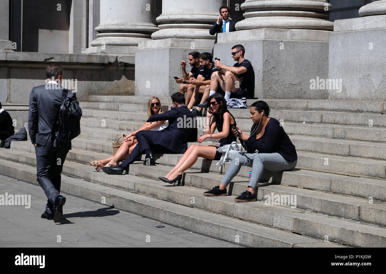 Pic shows: Bank of England Old Lady of Threadneedle Street stock pics ...