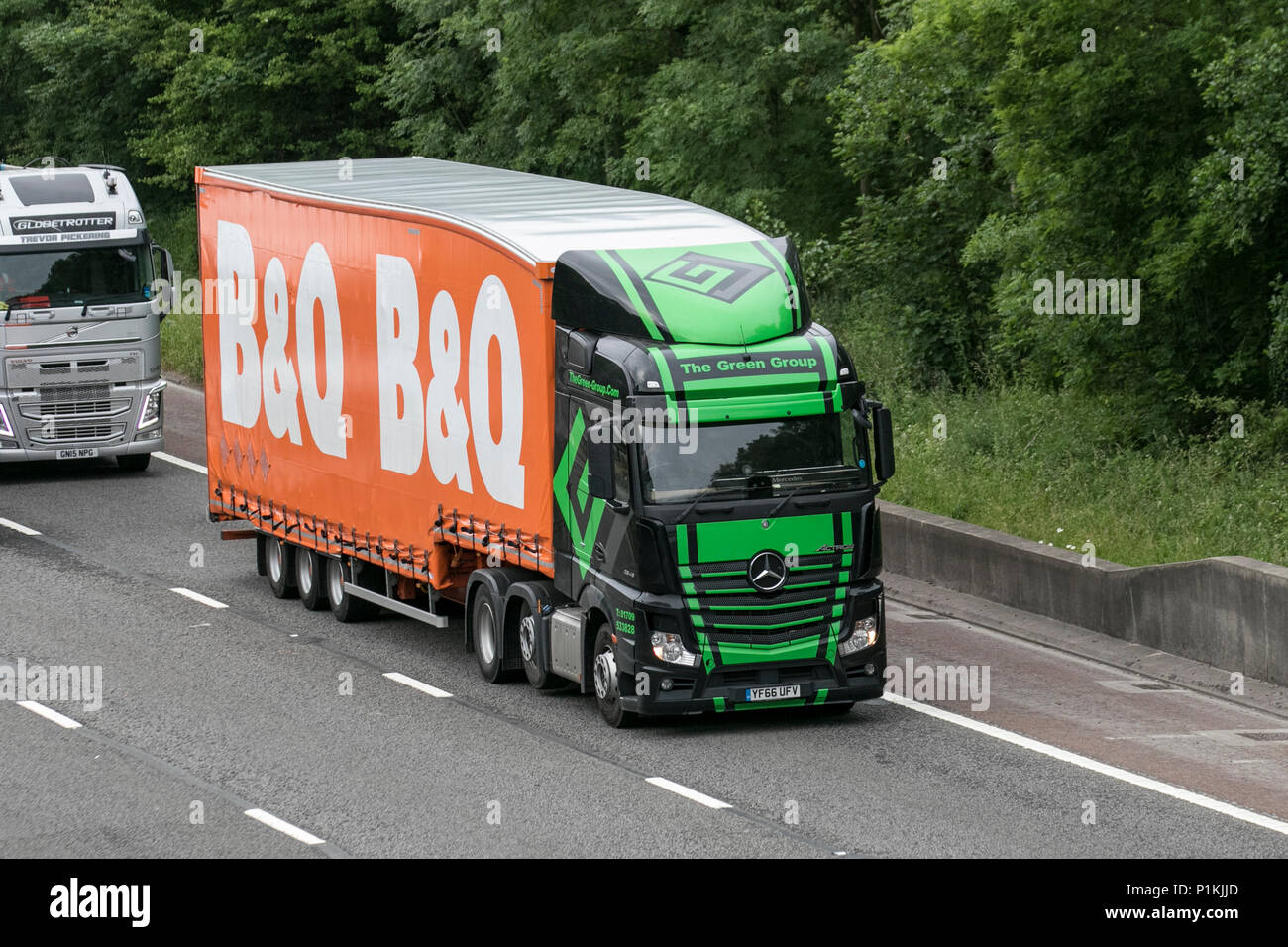 Truck lorry hgv b&q hi-res stock photography and images - Alamy