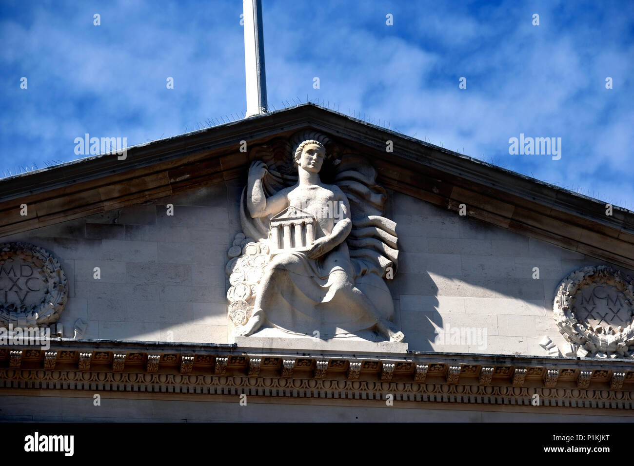 Pic shows: Bank of England Old Lady of Threadneedle Street stock pics ...