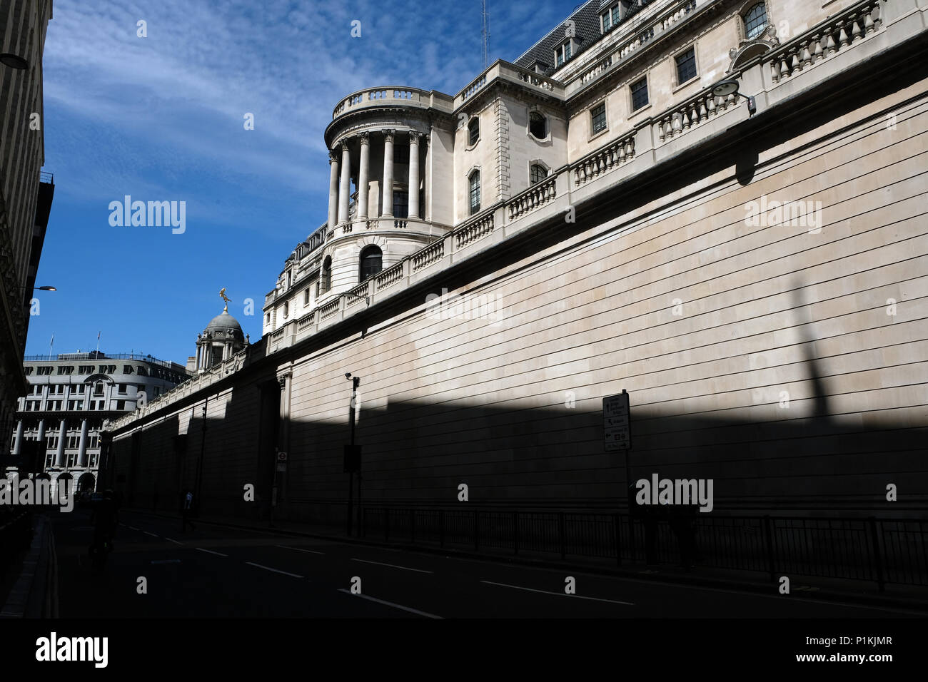 Pic shows: Bank of England Old Lady of Threadneedle Street stock pics ...