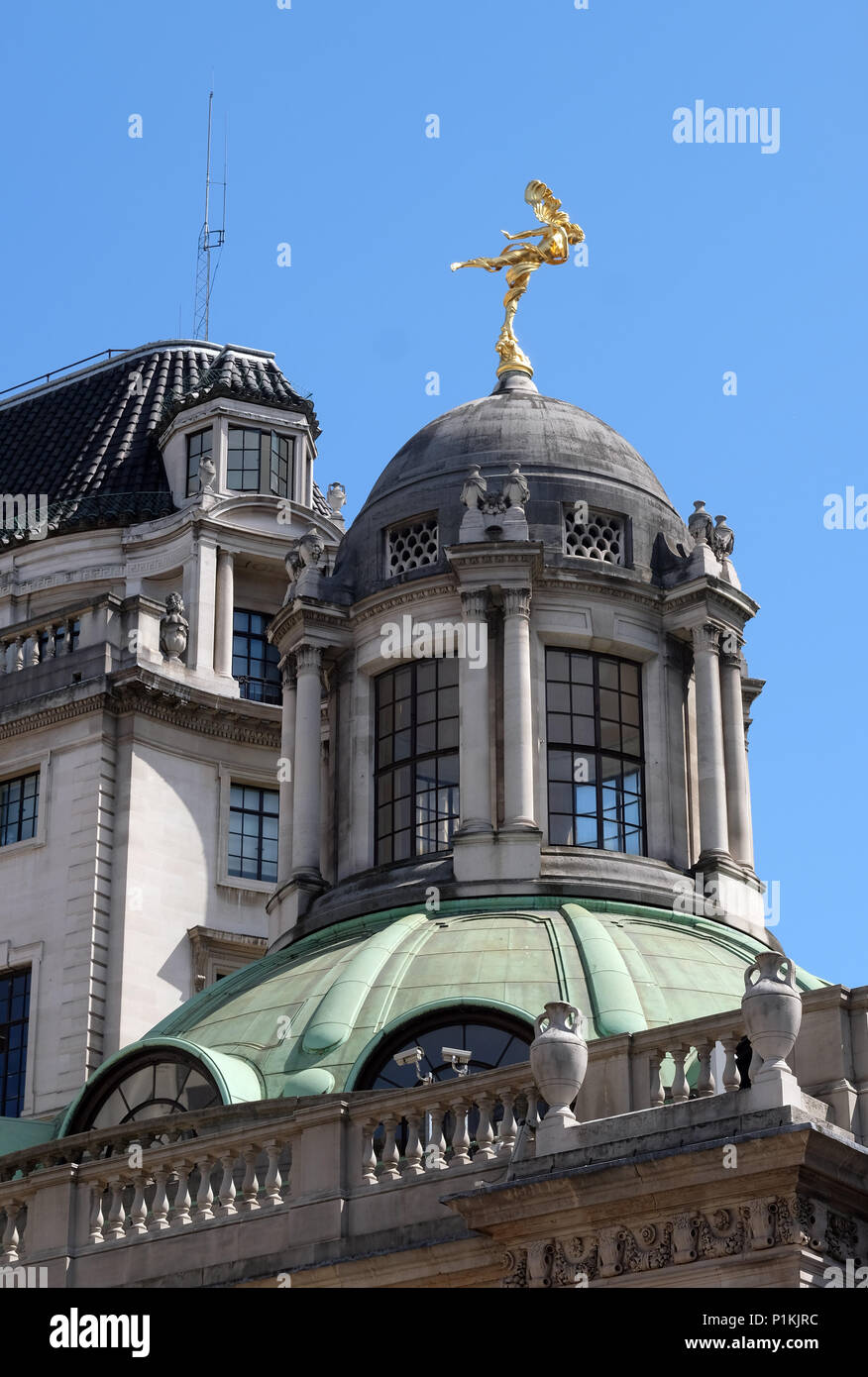 Pic shows: Bank of England Old Lady of Threadneedle Street stock pics ...
