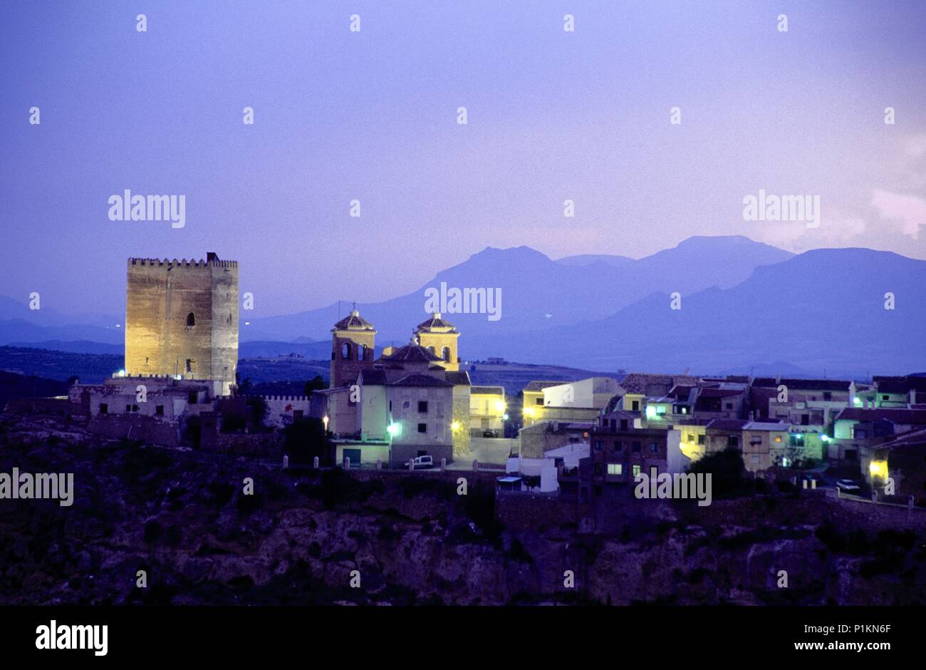 Mediaeval medieval keep hi-res stock photography and images - Alamy