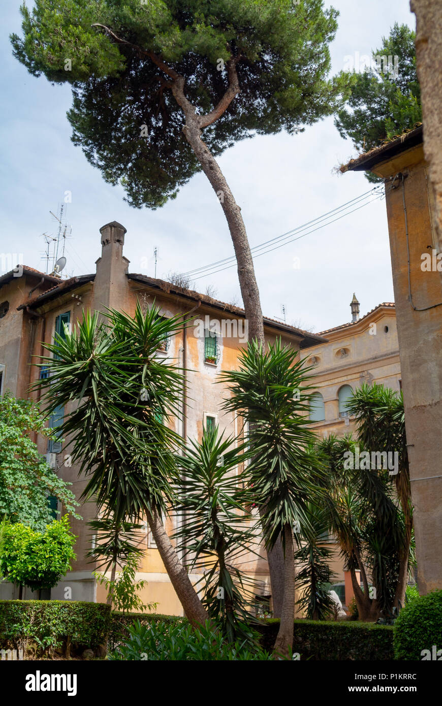 Residential building in rome hi-res stock photography and images - Alamy