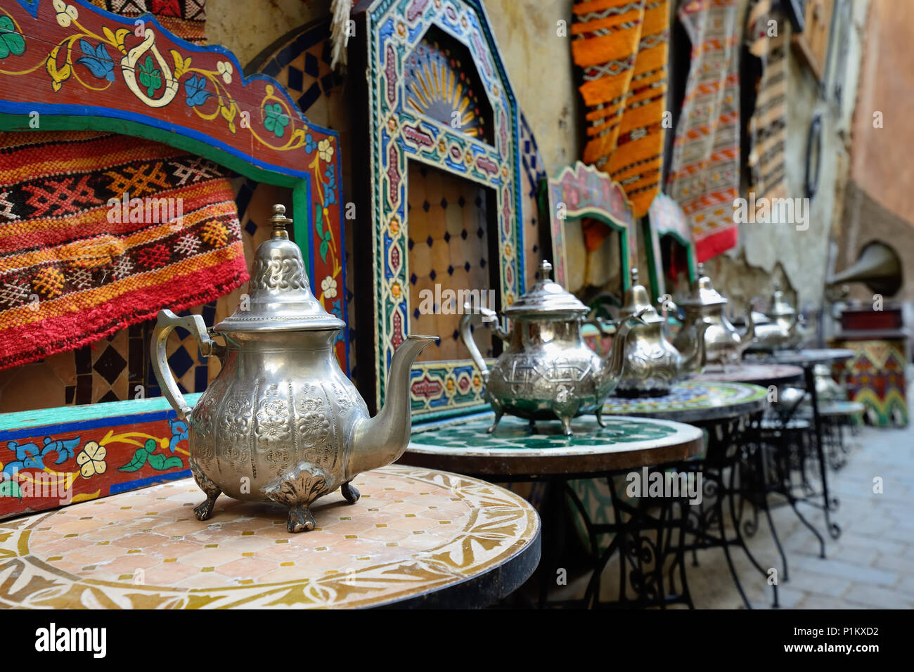 Antique detail shopping souk hi-res stock photography and images - Alamy