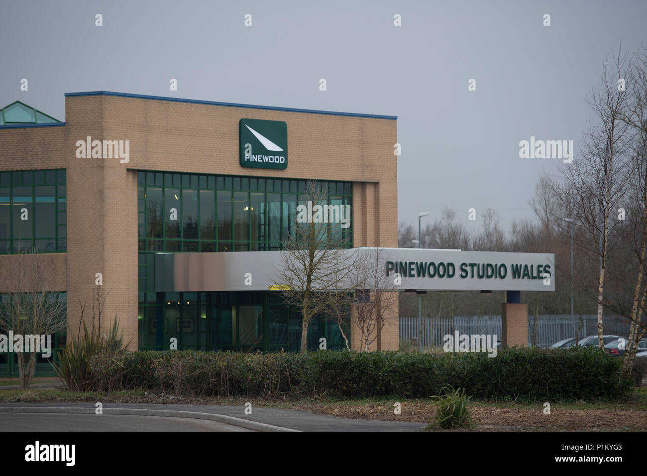 Pinewood studio sign hi-res stock photography and images - Alamy