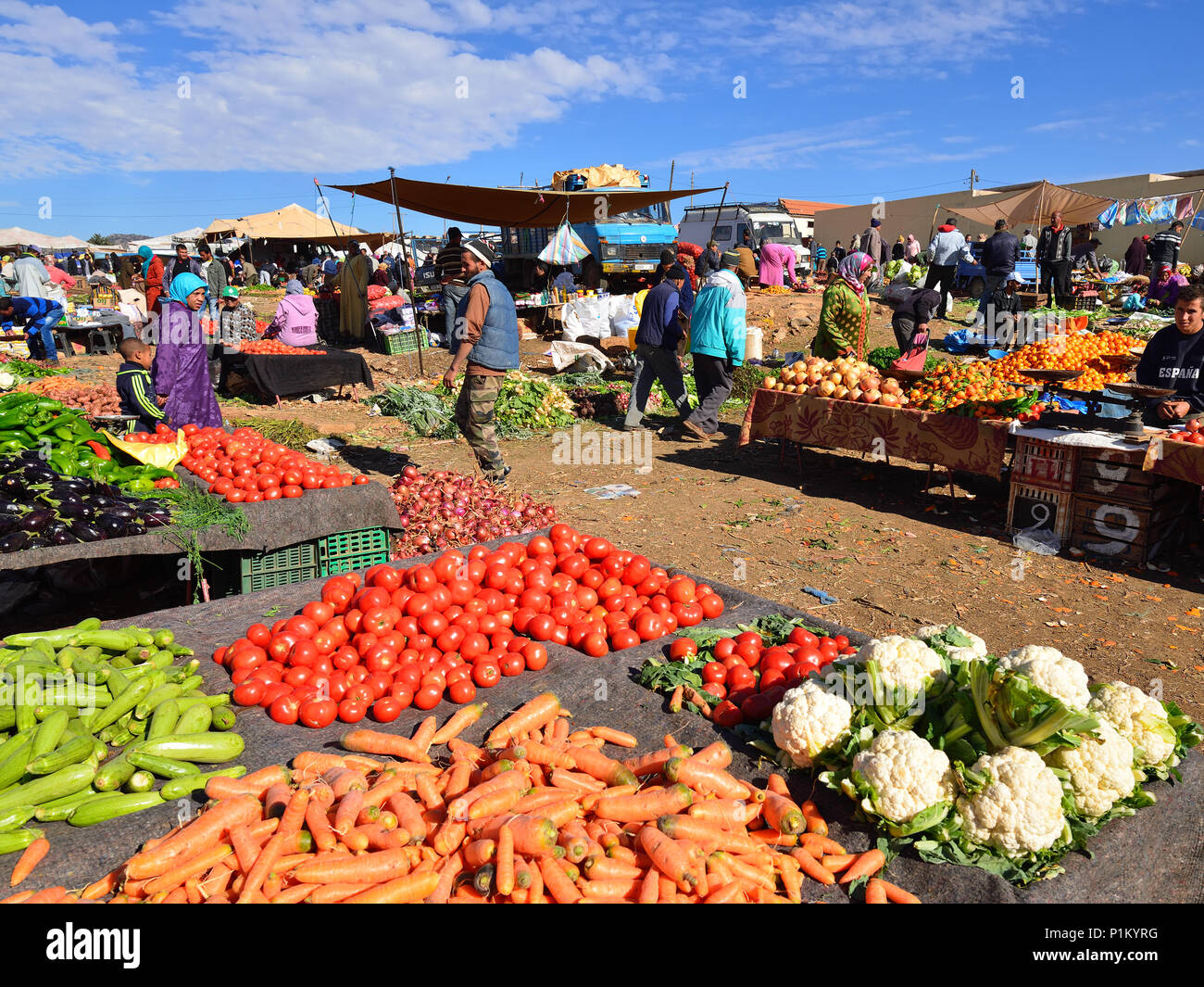 African market stall food village hi-res stock photography and images ...