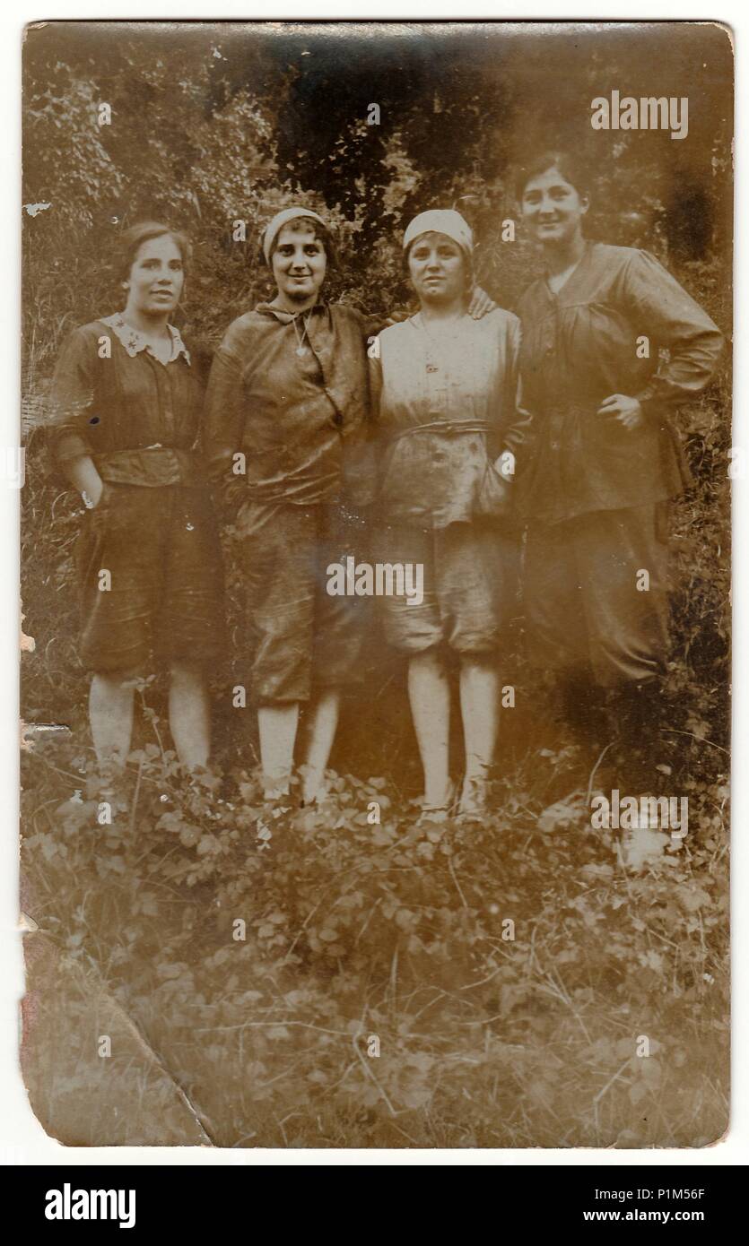 GERMANY - 1917: Vintage photo shows young women pose in nature.Vintage ...