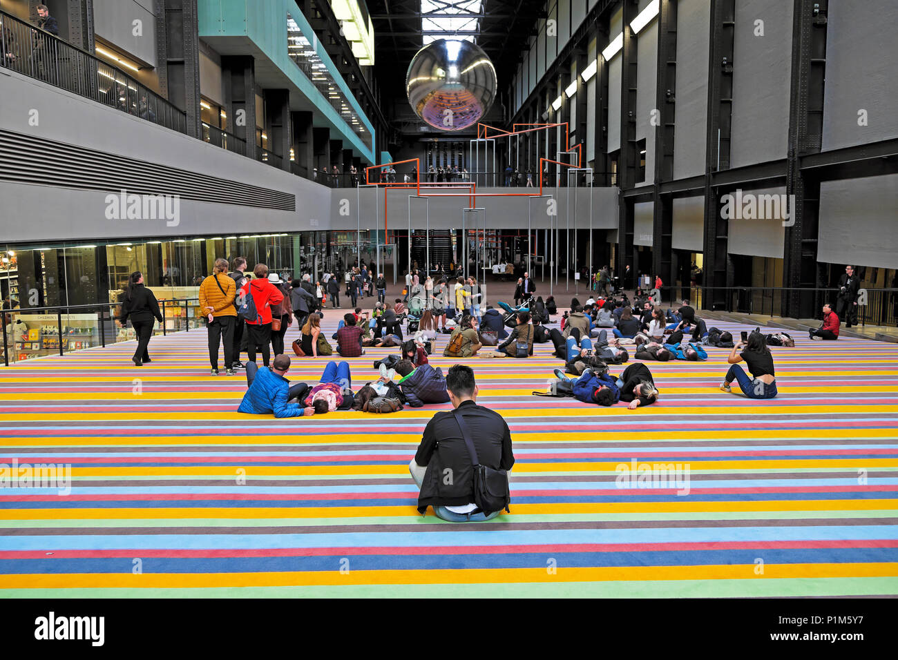 The tate modern london inside hi-res stock photography and images - Alamy