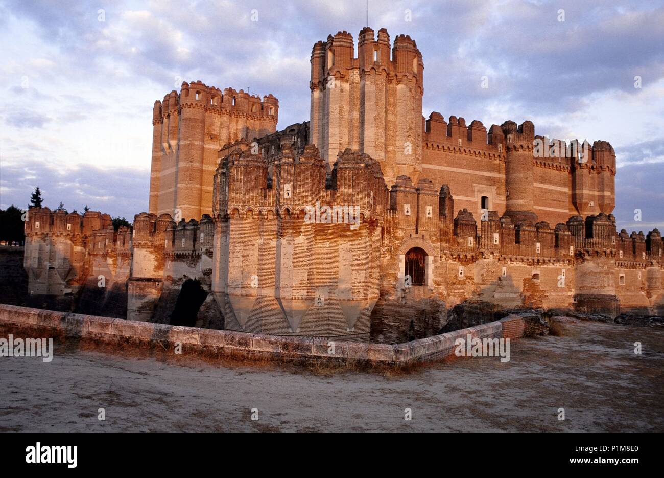 Castillo de / Coca castle (góthic-mudéjar architecture Stock Photo - Alamy