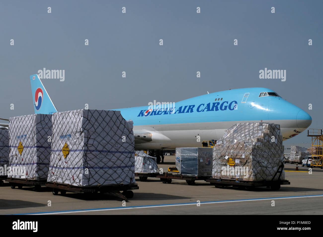 Korean cargo aircraft hi-res stock photography and images - Alamy