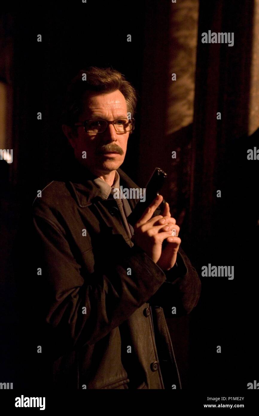 Batman begins 2005 gary oldman hi-res stock photography and images - Alamy