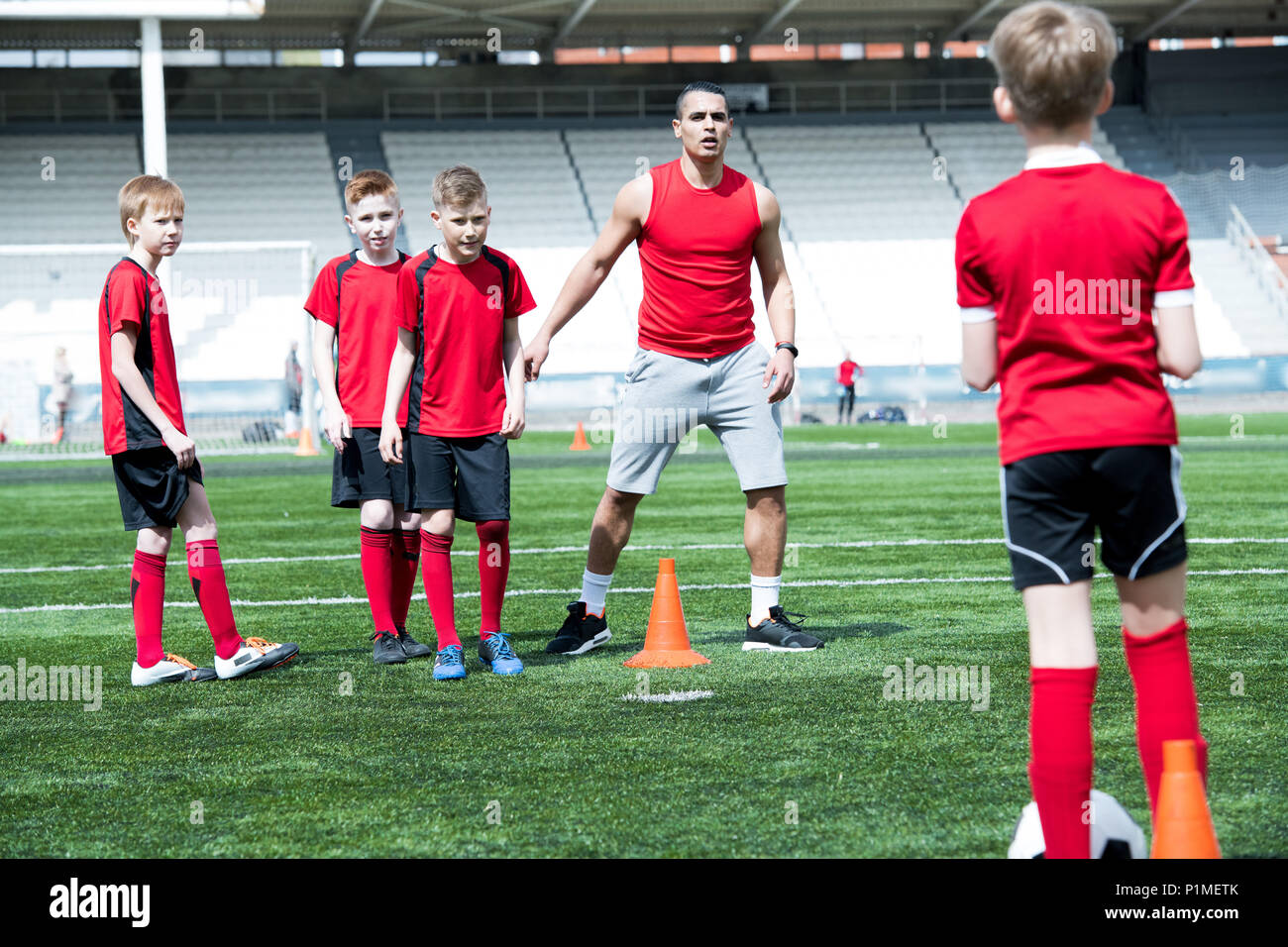 Giving instructions group hi-res stock photography and images - Alamy