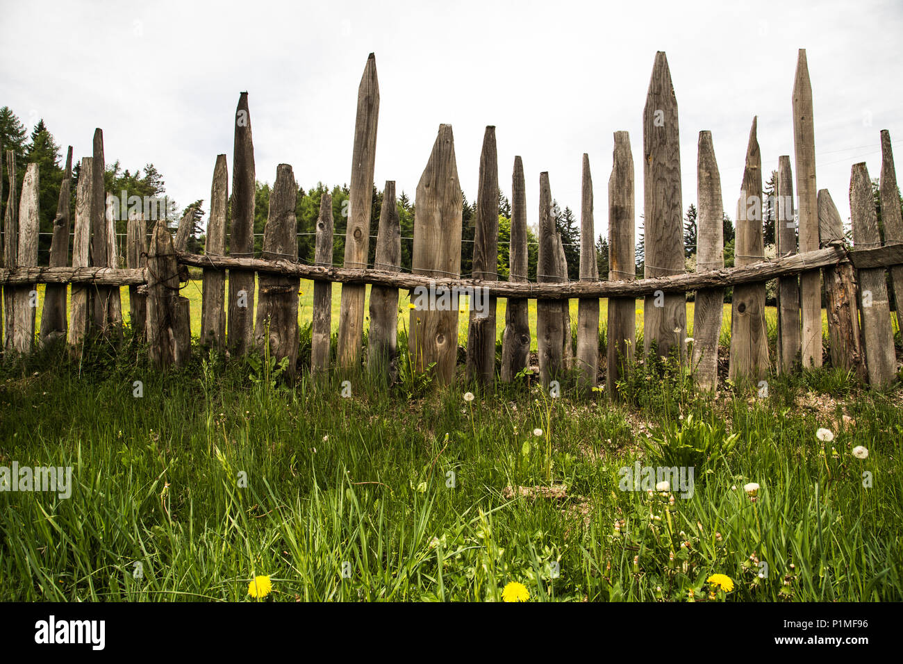 Rustic wooden fence hi-res stock photography and images - Alamy