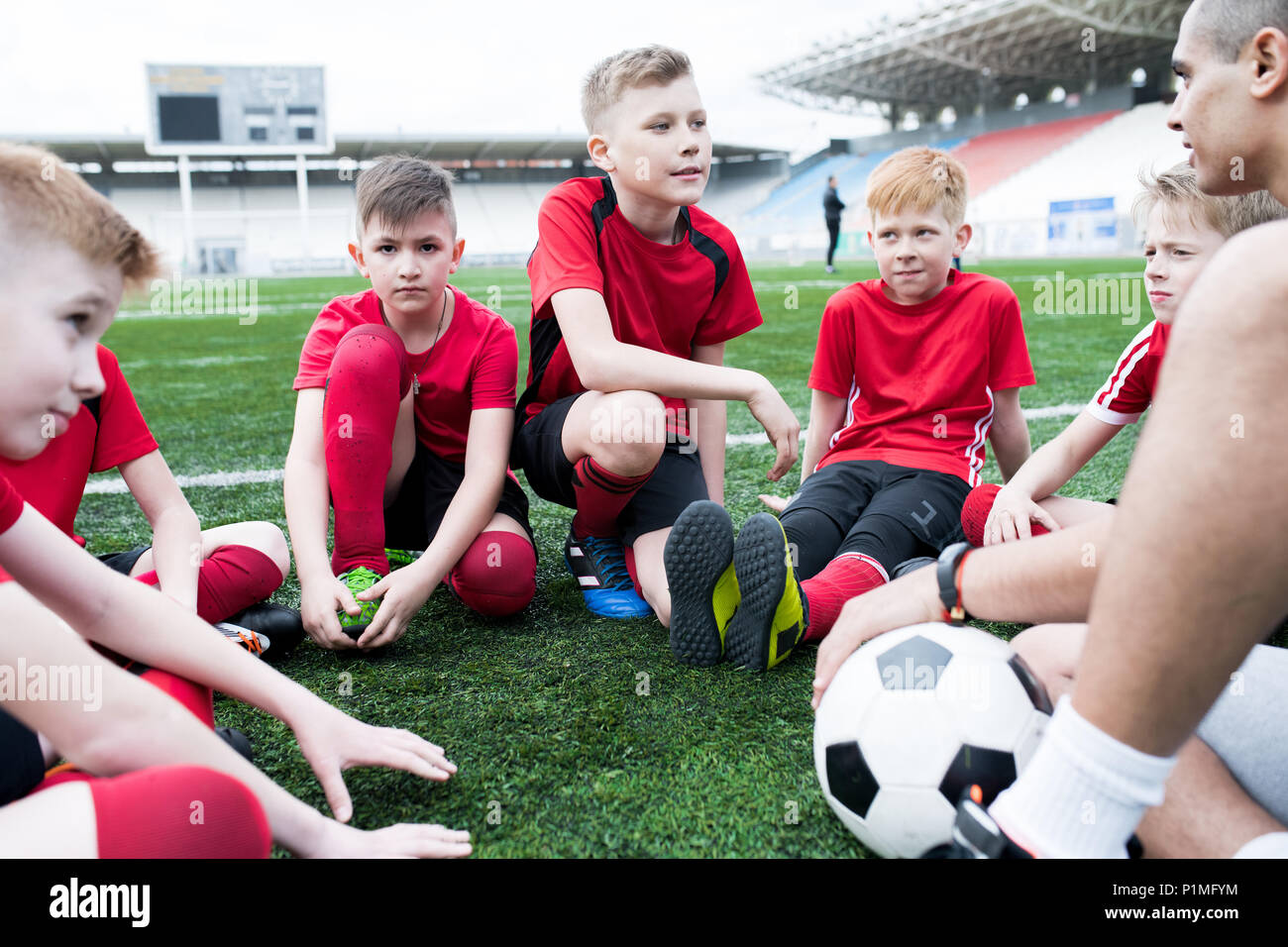 Boys football match coach hi-res stock photography and images - Alamy