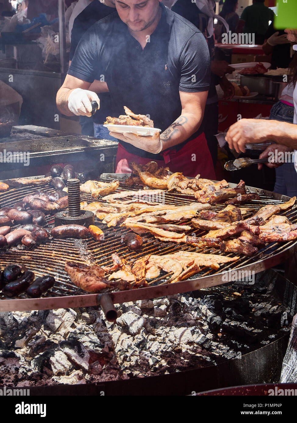 Live chicken in food market hi-res stock photography and images - Alamy