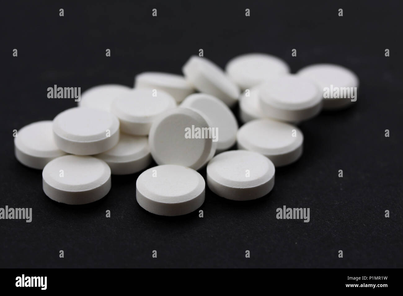 White Round Winstrol Tablets