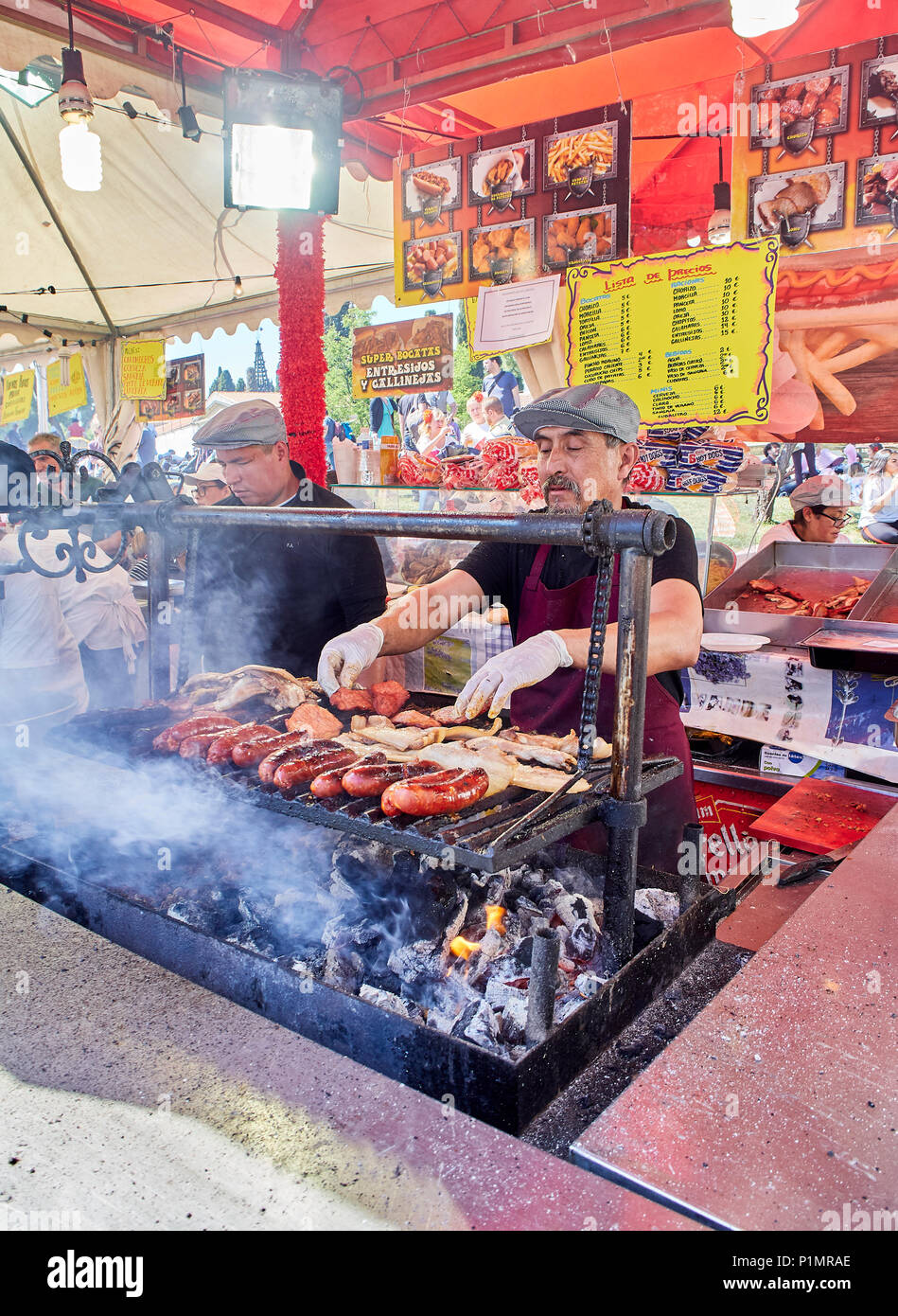 Live chicken in food market hi-res stock photography and images - Alamy