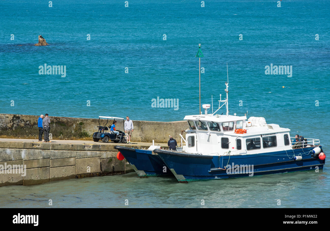 St agnes boating hi-res stock photography and images - Alamy