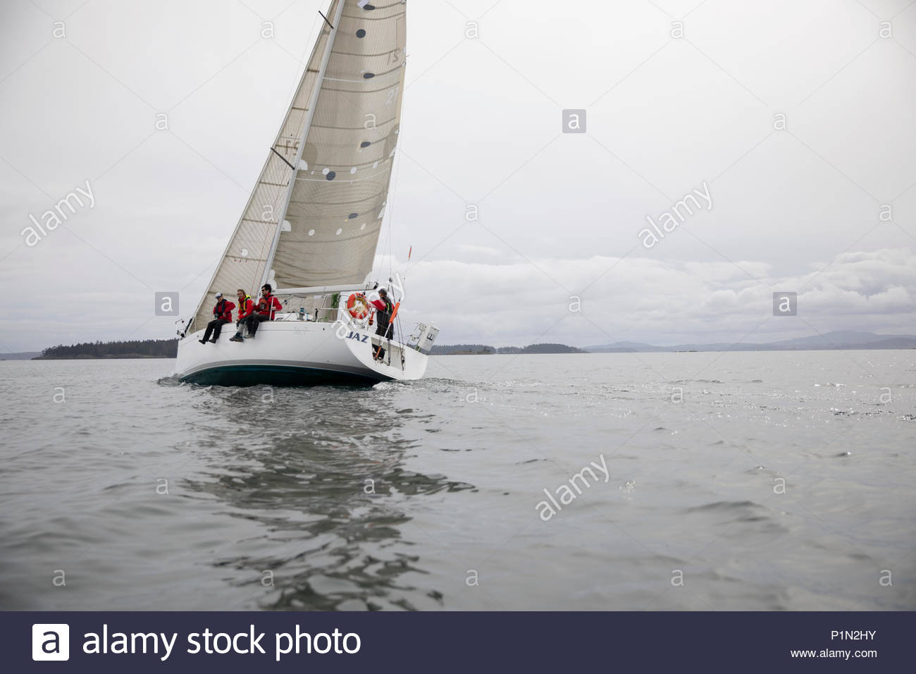 Teenager group training adventure hi-res stock photography and images ...