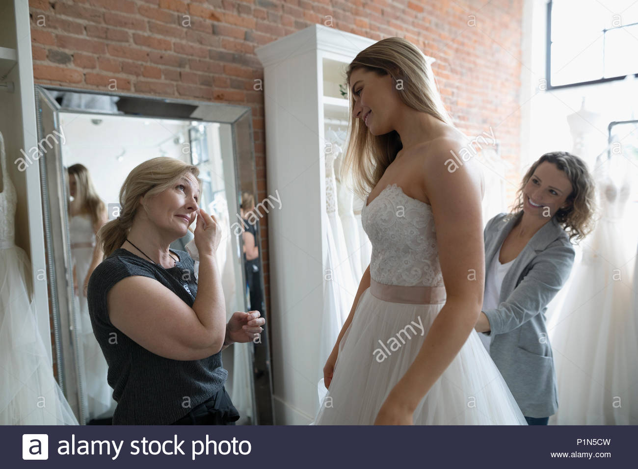 Crying bride hi-res stock photography and images - Alamy