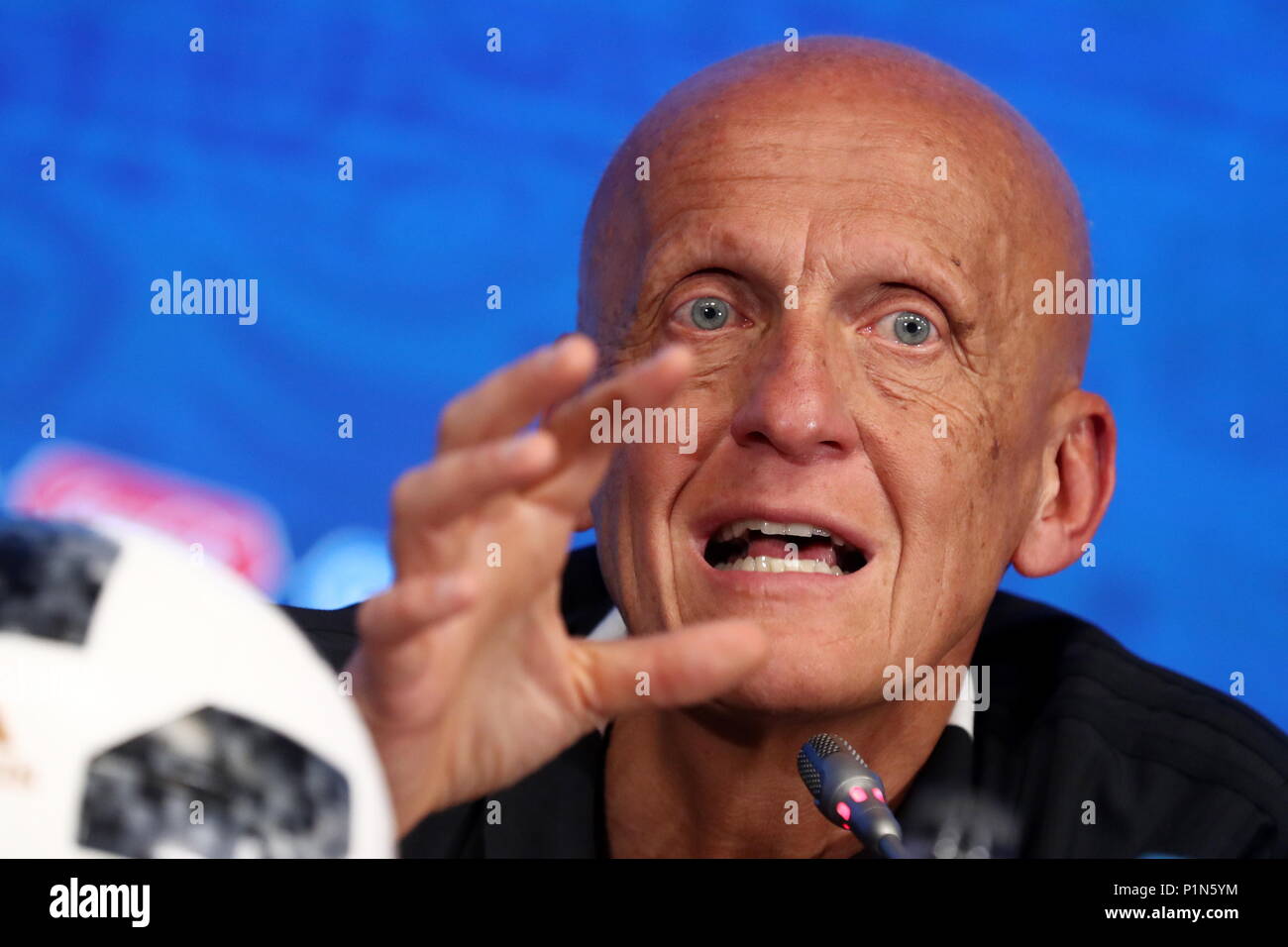 Referee Pierluigi Collina High Resolution Stock Photography and Images ...