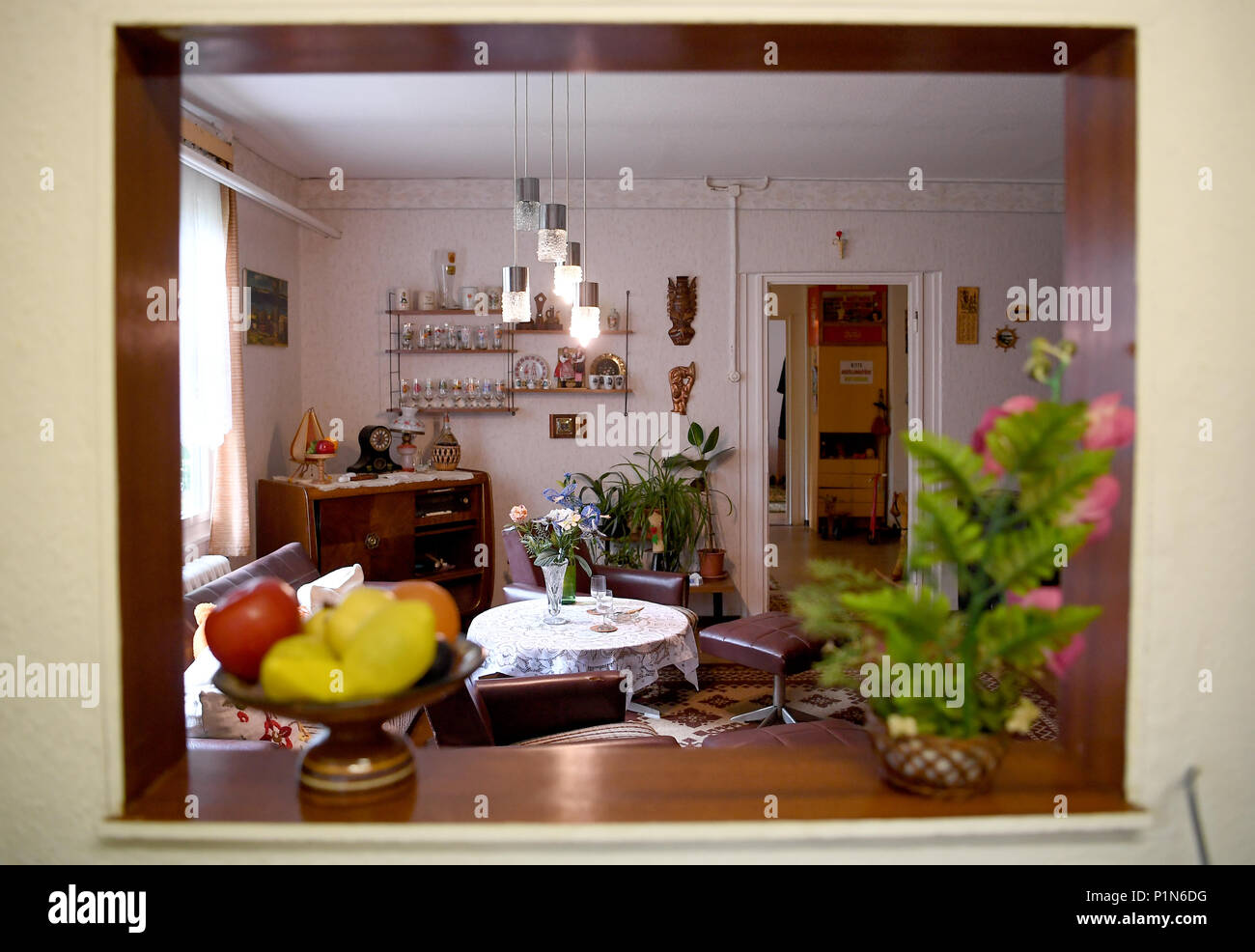 Ddr living room hi-res stock photography and images - Alamy