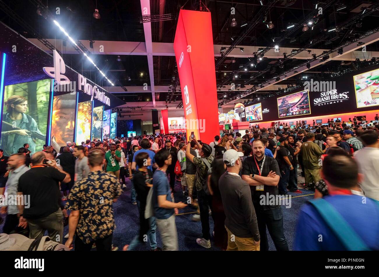 Electronic gamers hi-res stock photography and images - Alamy