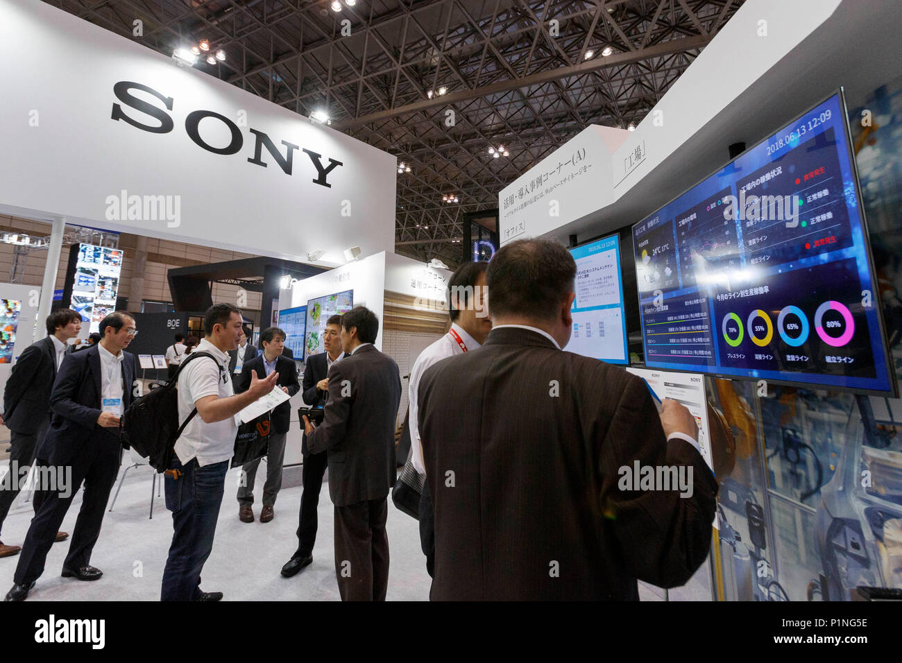 Digital signage japan hi-res stock photography and images - Alamy