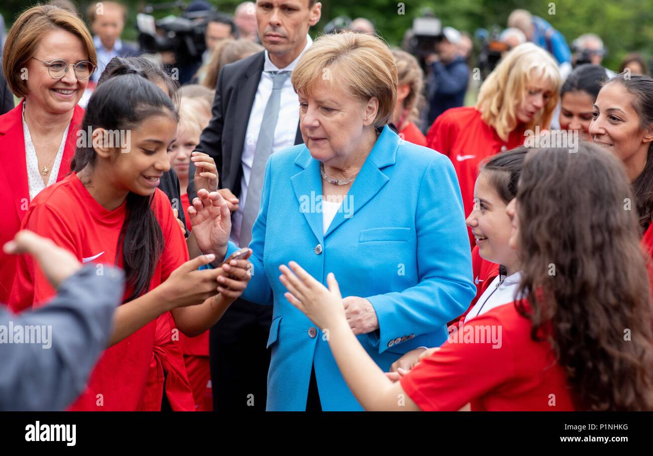 Angela Weiss High Resolution Stock Photography and Images - Alamy
