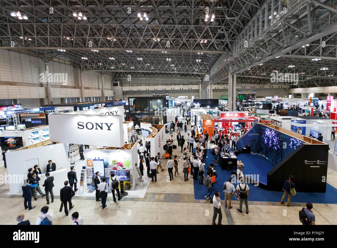 Digital signage japan hi-res stock photography and images - Alamy