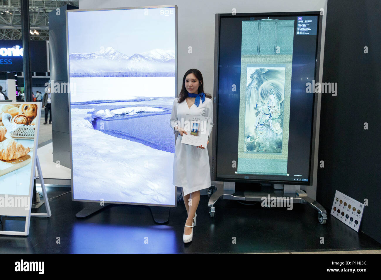 Vertial screens hi-res stock photography and images - Alamy