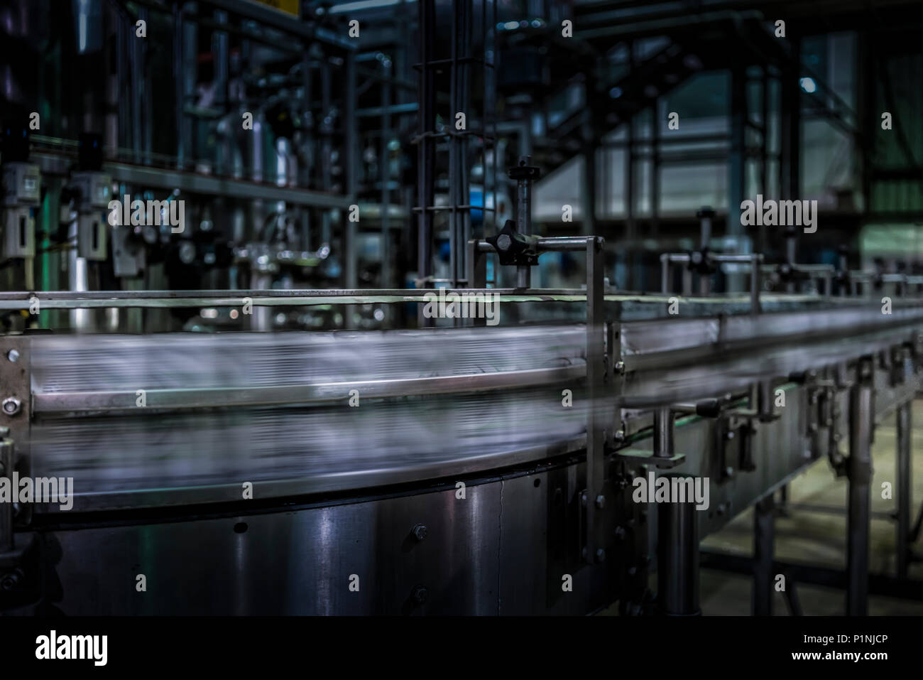 Filling tin cans factory hi-res stock photography and images - Alamy