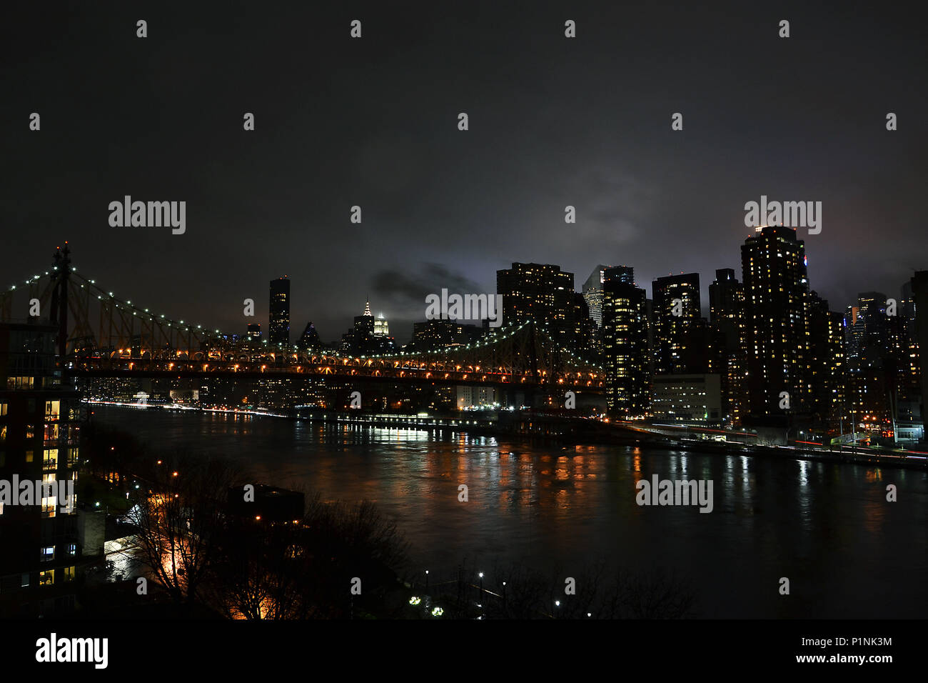 Queensbridge city night skyline hi-res stock photography and images - Alamy