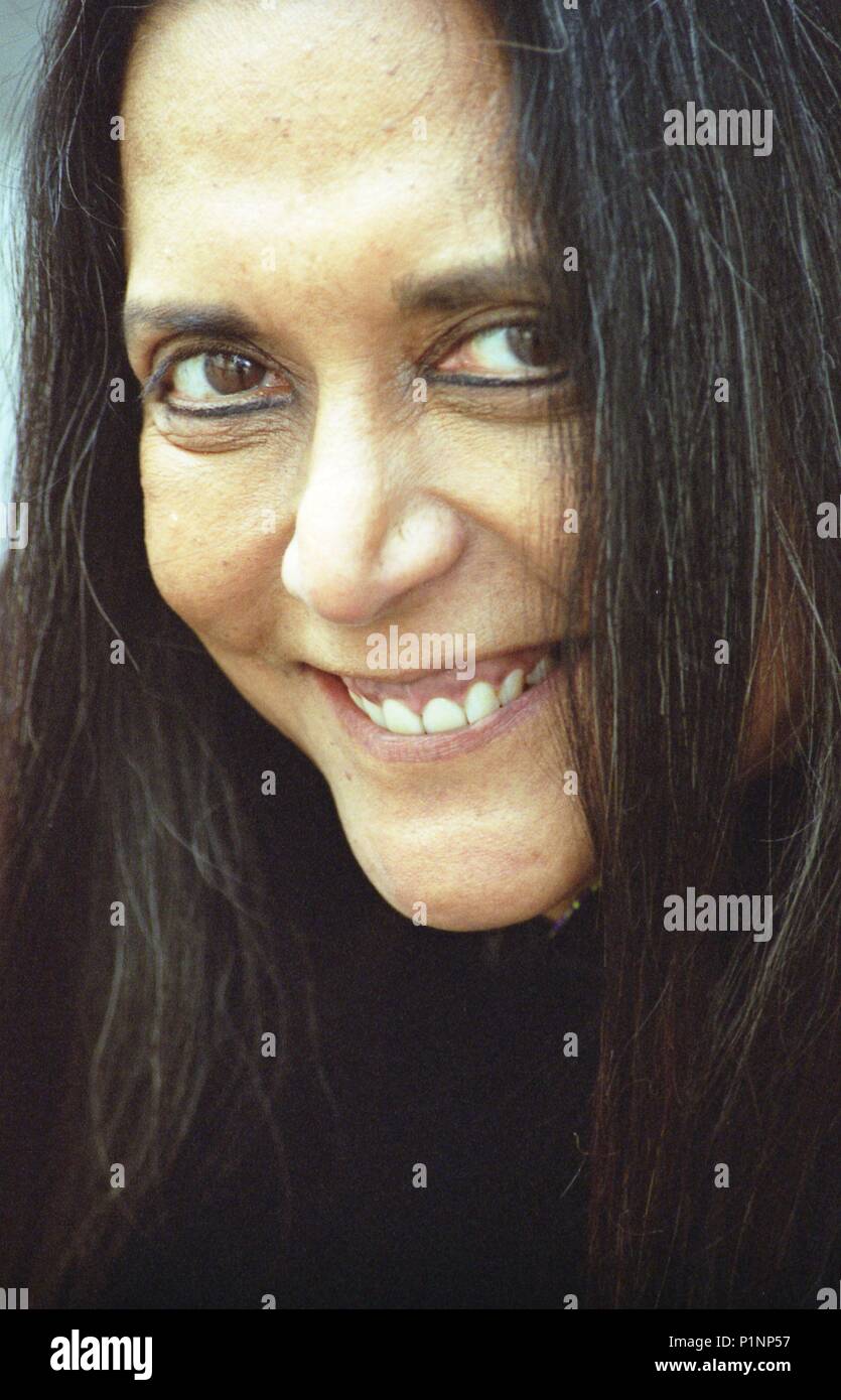 Deepa mehta hi-res stock photography and images - Alamy