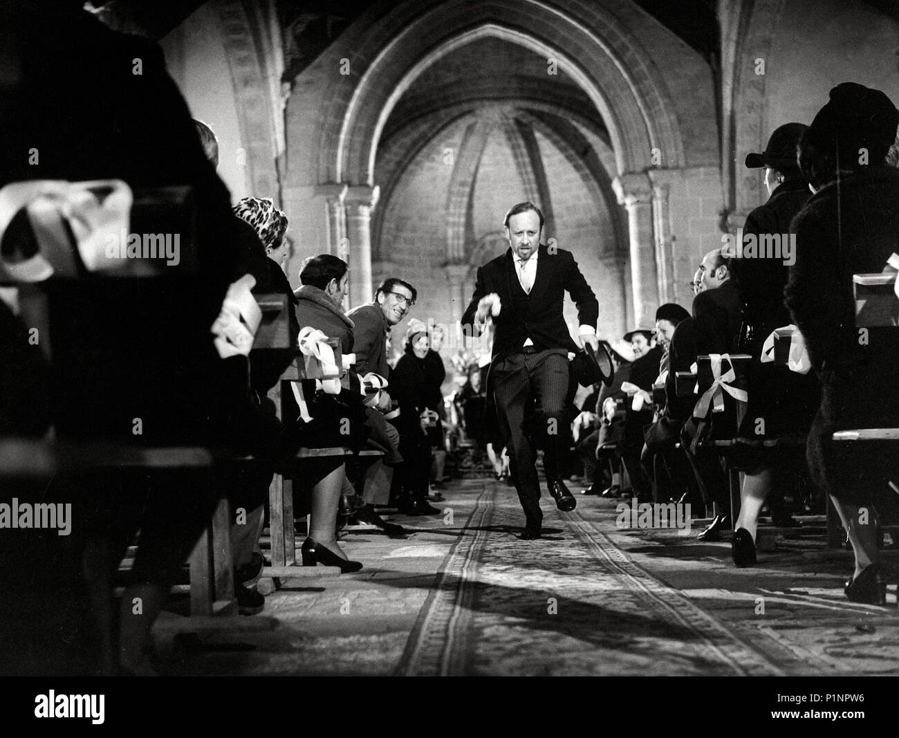 Original Film Title: AUNQUE LA HORMONA SE VISTA DE SEDA. English Title ...